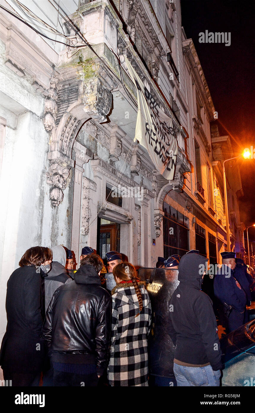 Eviction of Albanian refugees from a unsafe squatt, Lyon, France Stock ...