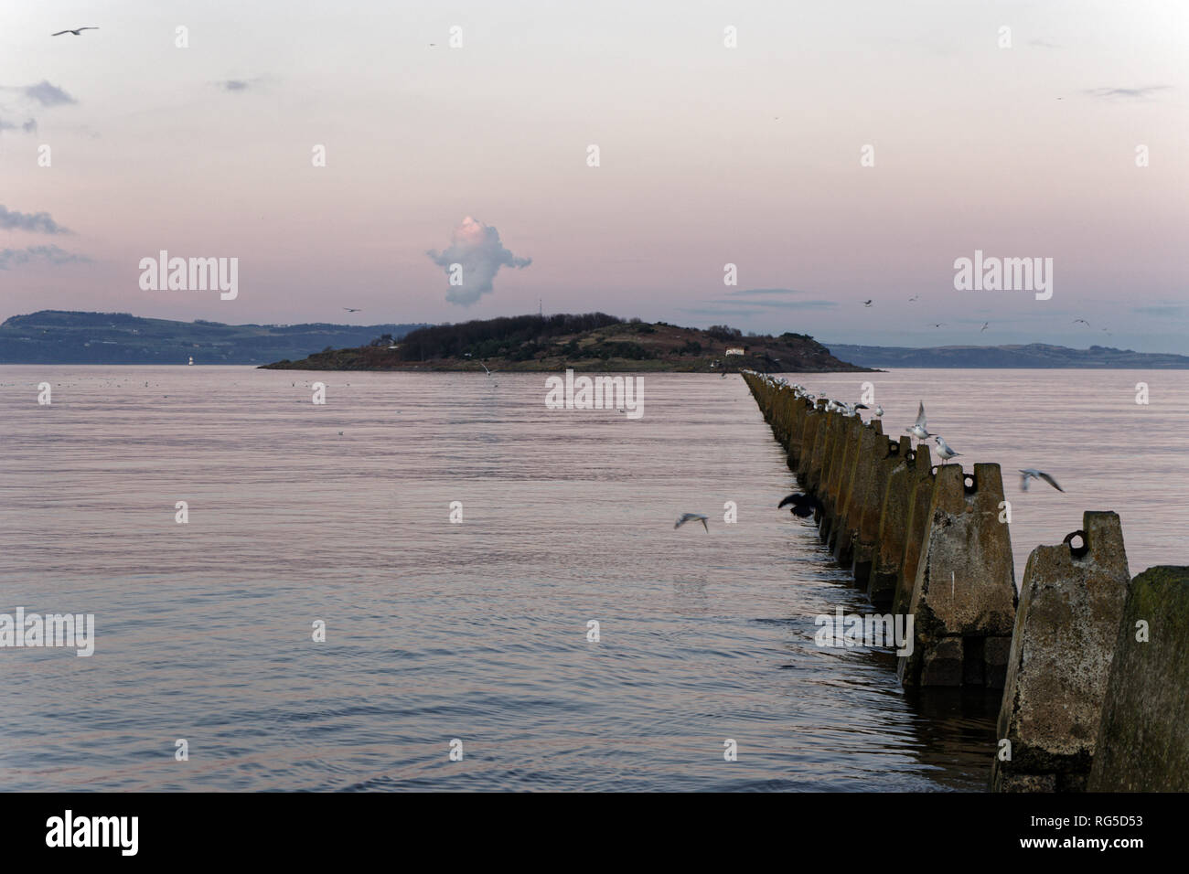 Cramond island hi-res stock photography and images - Alamy