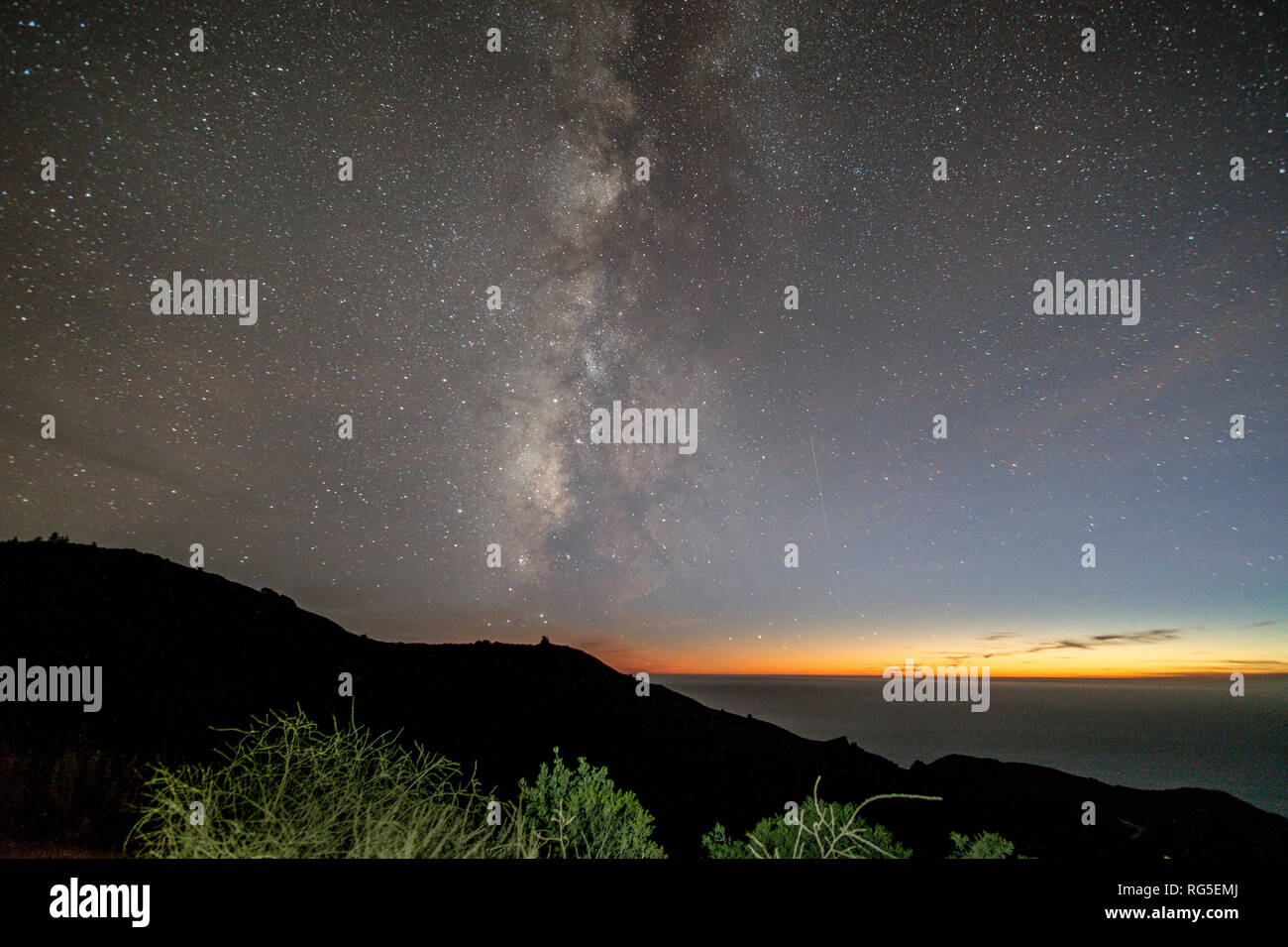 Milky way galaxy starscape hi-res stock photography and images - Alamy