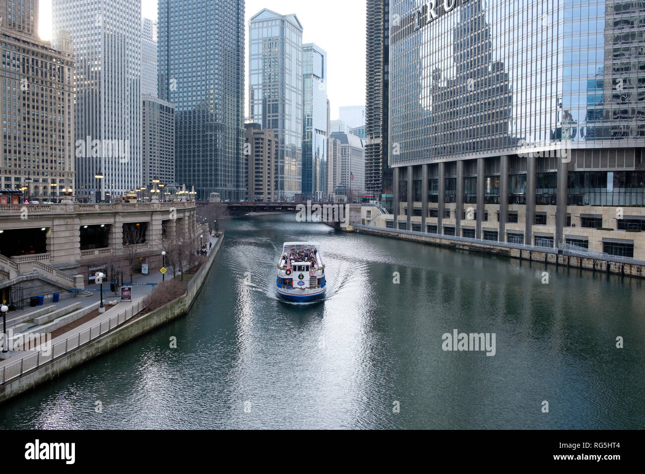 Chicago river walk hi-res stock photography and images - Alamy