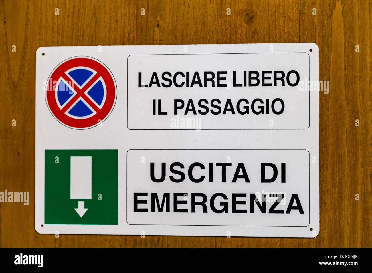 Emergency exit sign with Italian sentence meaning Keep Area Clear ...
