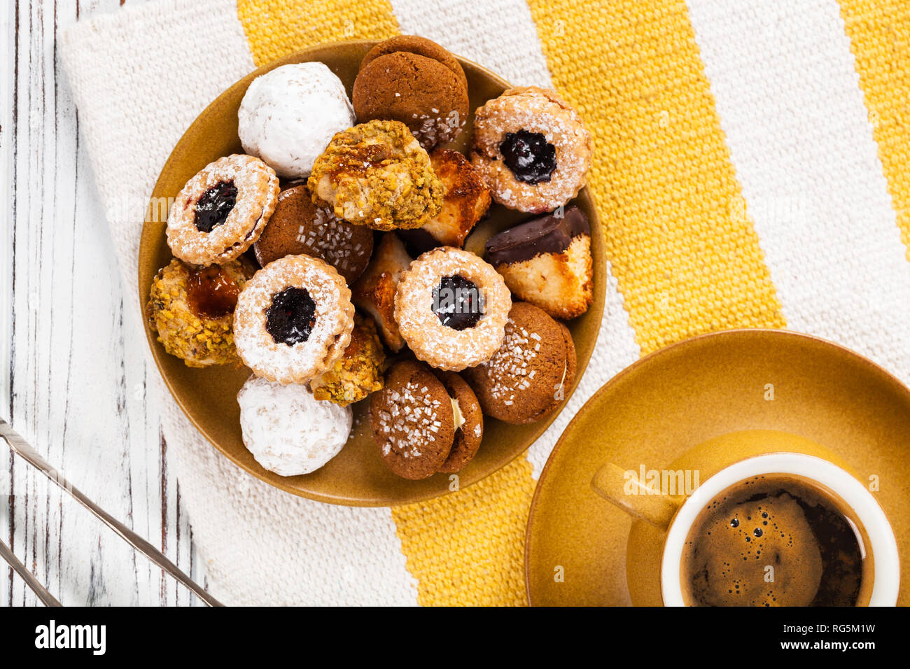 Cookie variety hi-res stock photography and images - Alamy