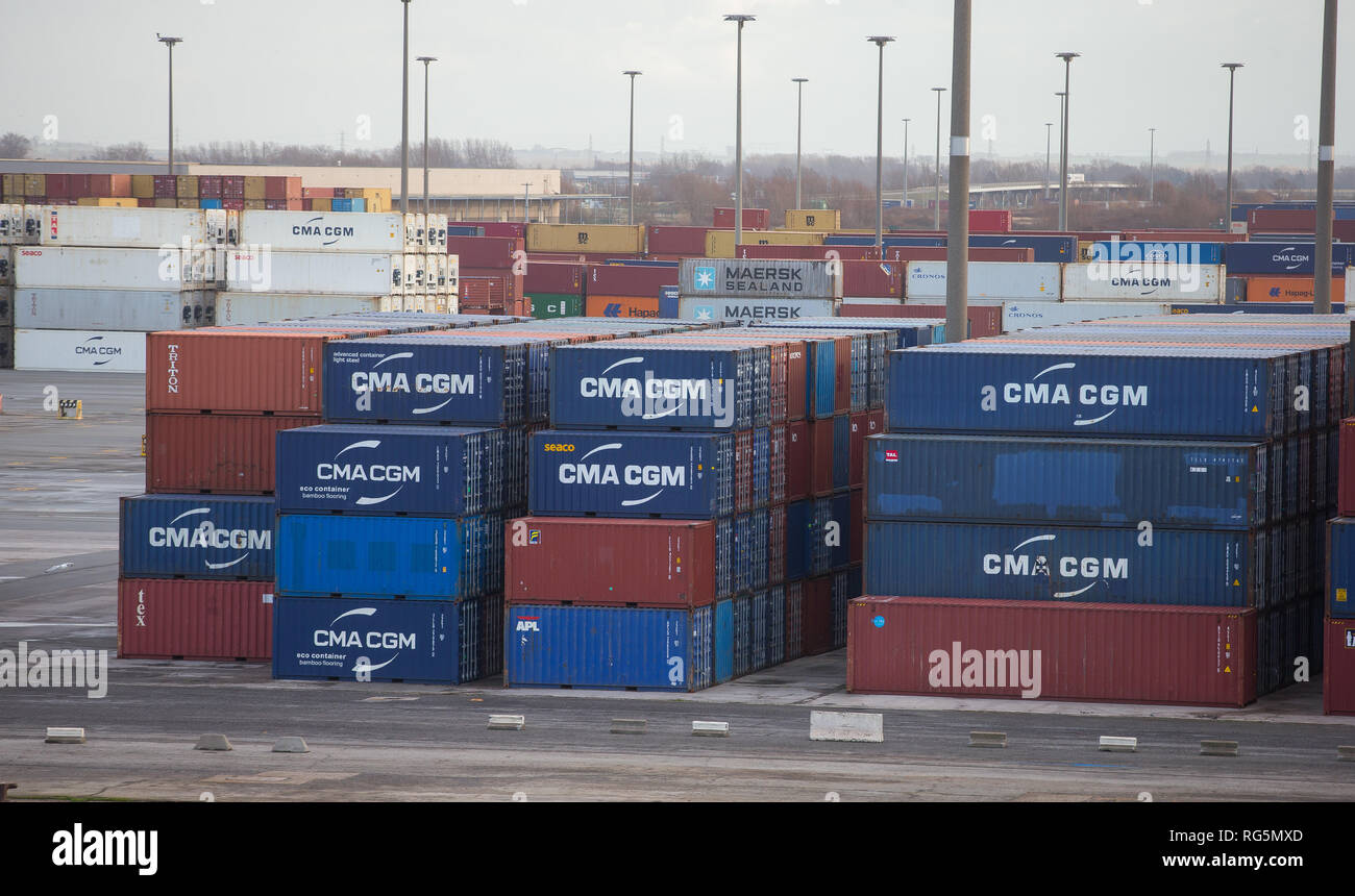 Maersk sealand shipping containers hi-res stock photography and images ...