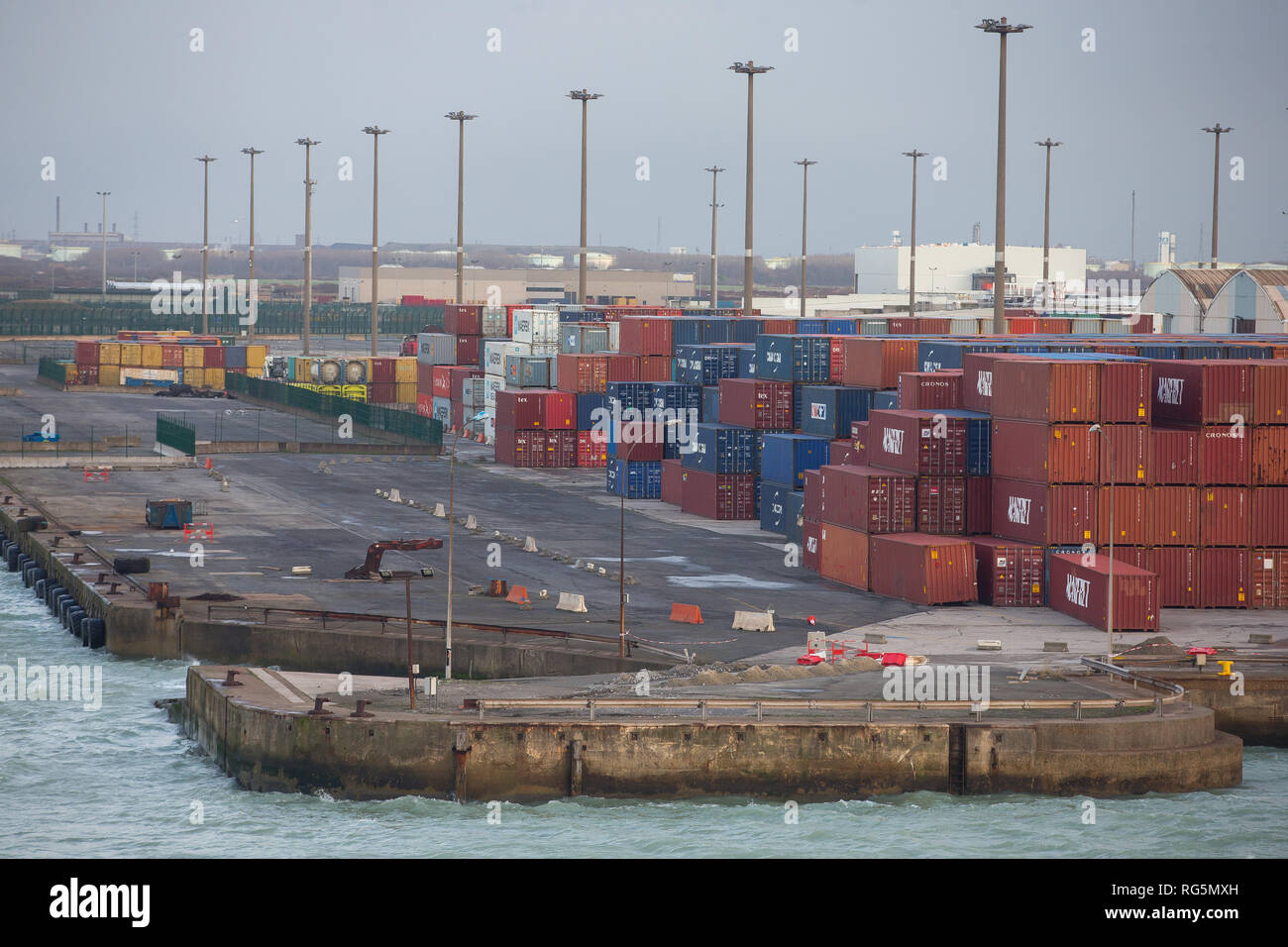 Maersk sealand shipping containers hi-res stock photography and images ...