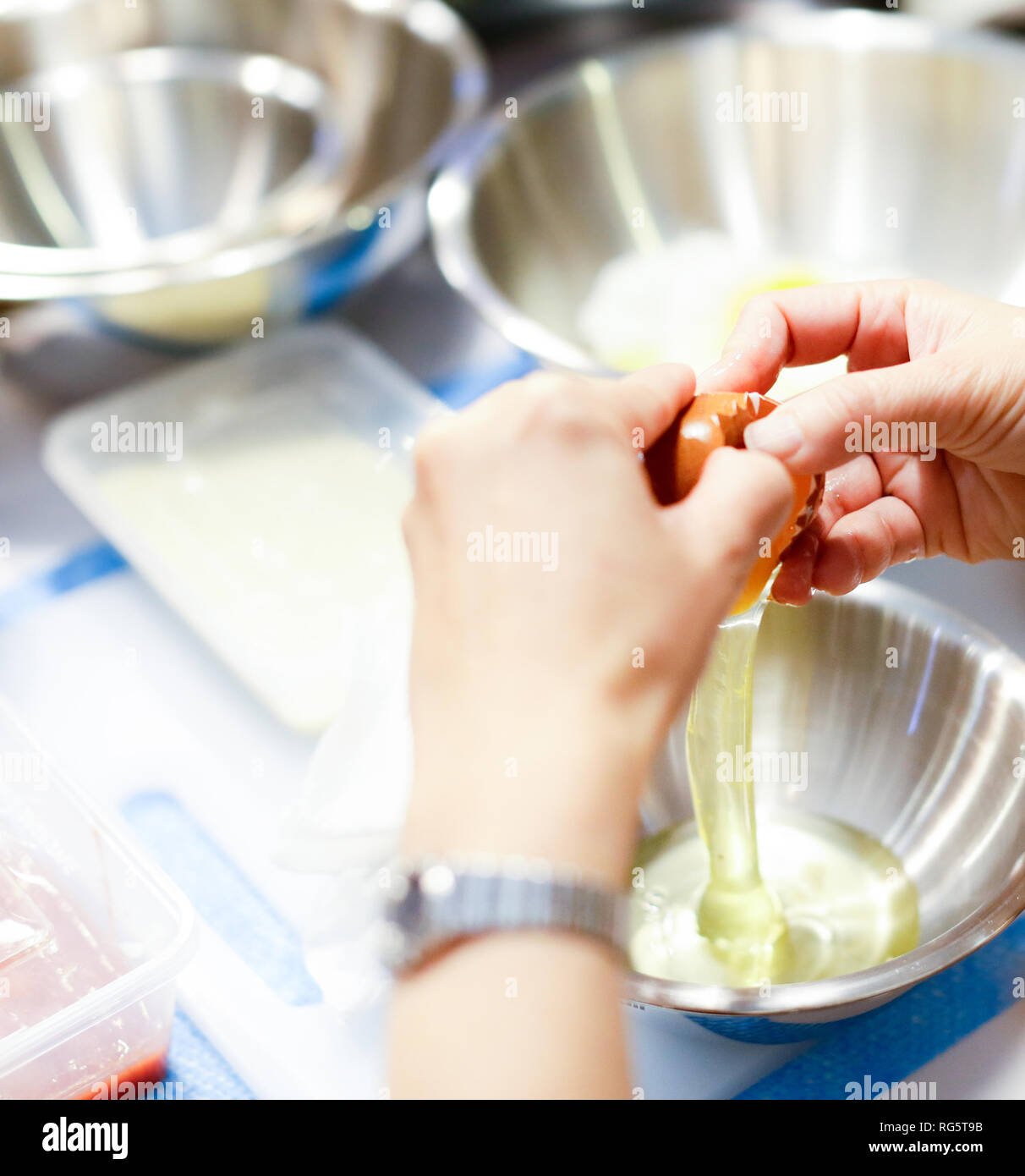Separating egg yolk hi-res stock photography and images - Alamy