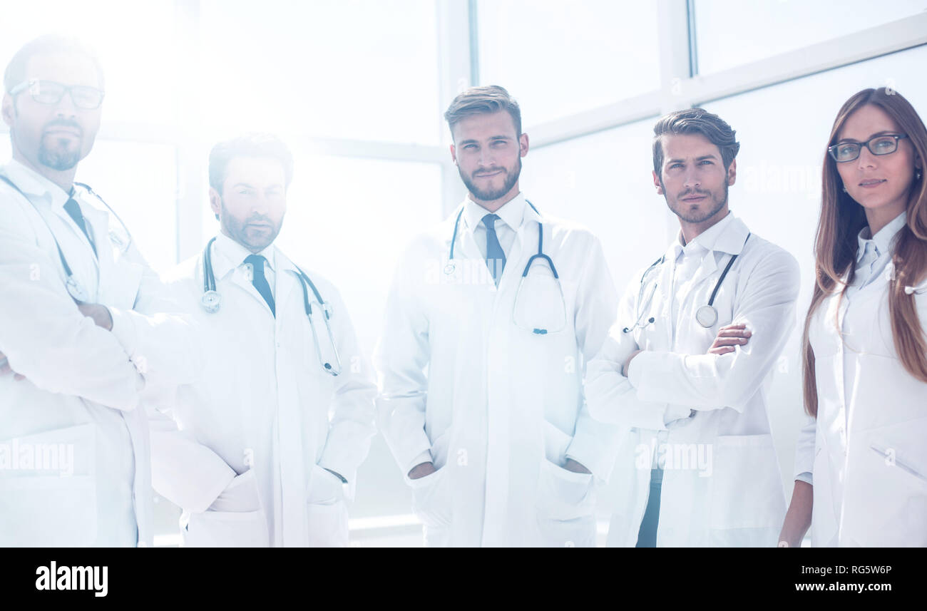 portrait of a group of doctors of the medical center Stock Photo - Alamy