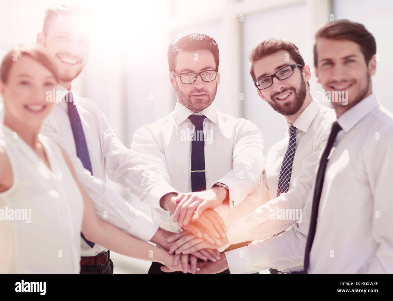 Teambuilding teamwork hi-res stock photography and images - Alamy