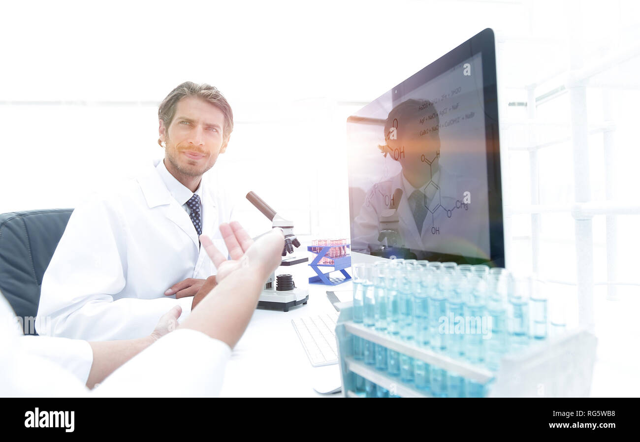 A beautiful laboratory woman is tested and experimented Stock Photo - Alamy