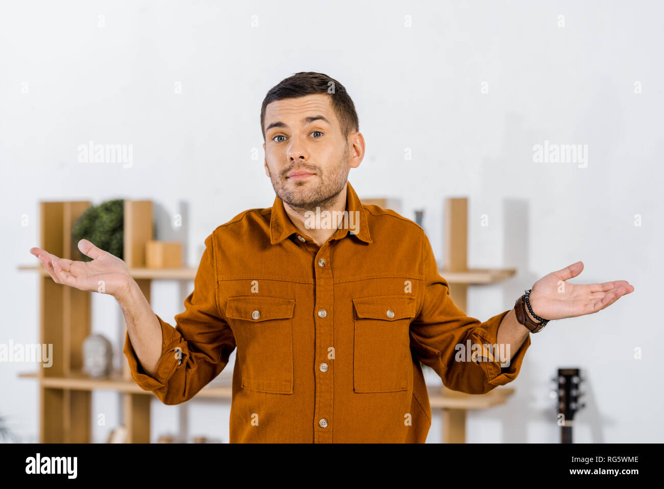 Room confuse man not business hi-res stock photography and images - Alamy