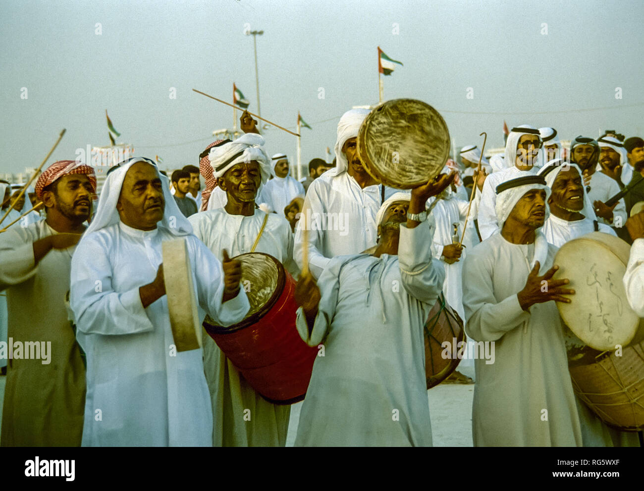 Arab men parading hi-res stock photography and images - Alamy