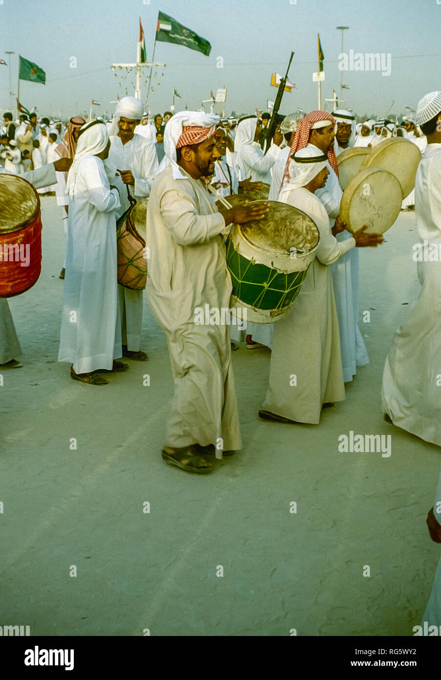 Dubai. Arab wedding celebrations with men in traditional Arab dress ...