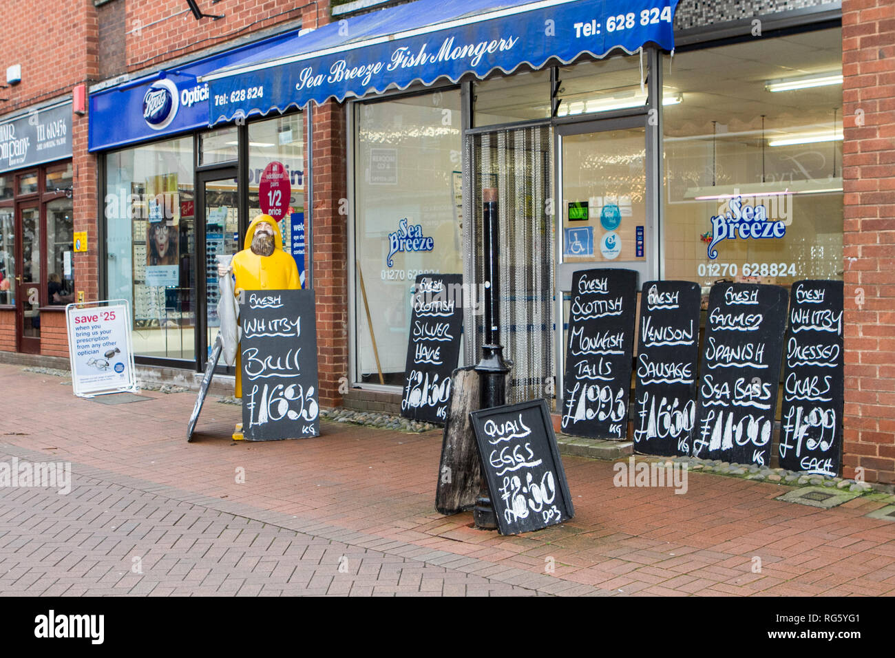 Fishmonger uk supermarket hi-res stock photography and images - Alamy