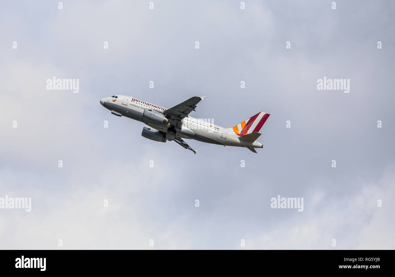 Flugzeug abflug hi-res stock photography and images - Alamy