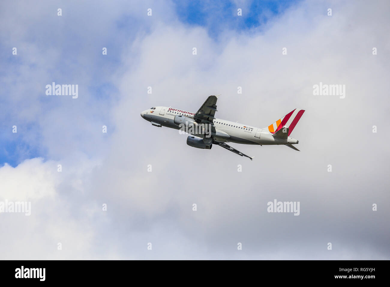 Flugzeug abflug hi-res stock photography and images - Alamy