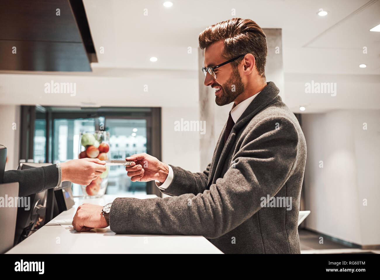 Woman check in hotel hi-res stock photography and images - Alamy