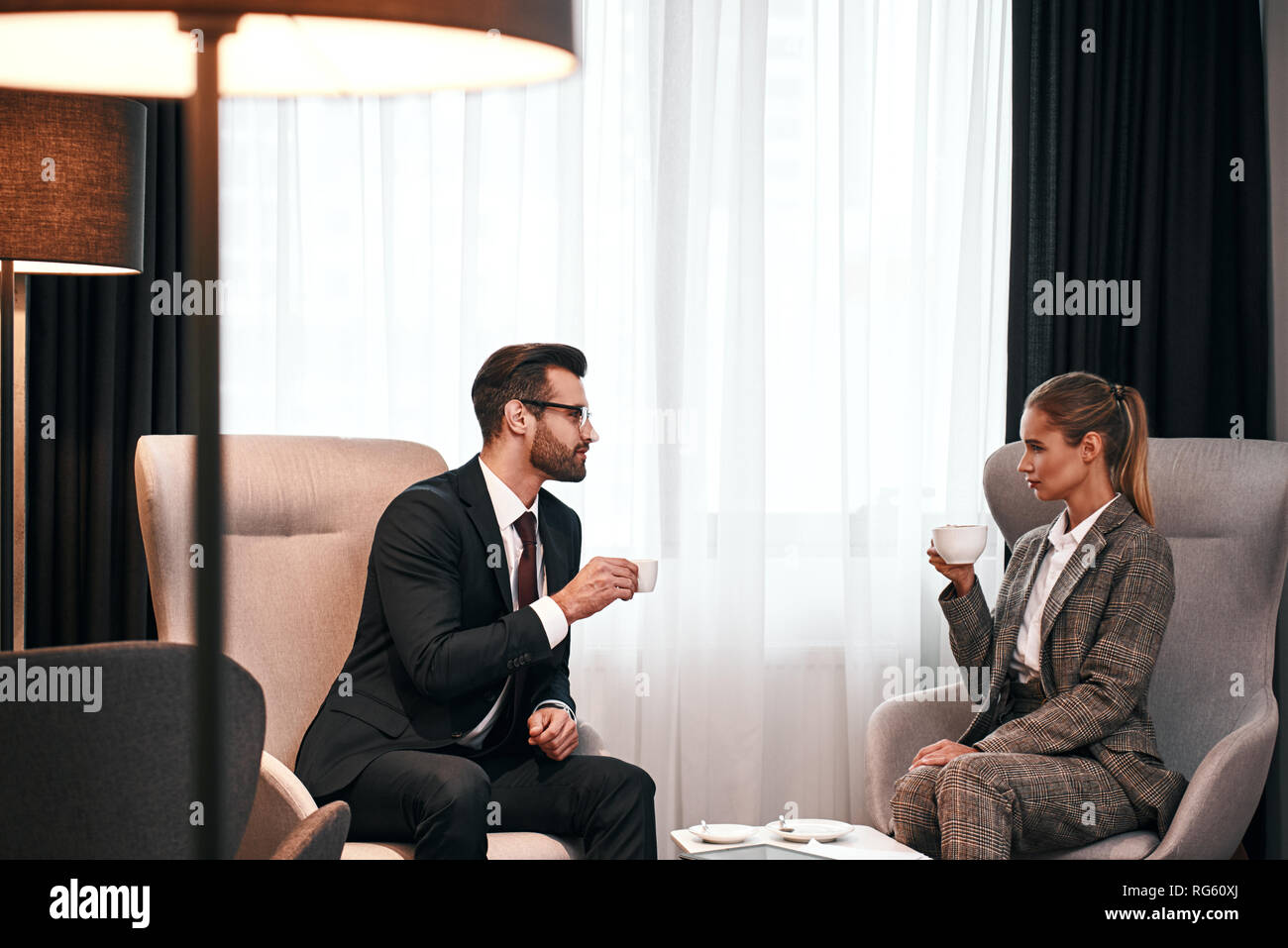 Lunch break and businessman hi-res stock photography and images - Alamy