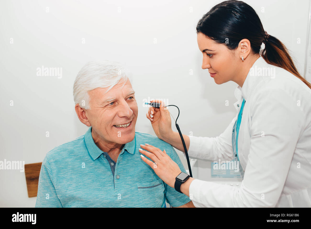 Elderly headphones hospital hi-res stock photography and images - Alamy