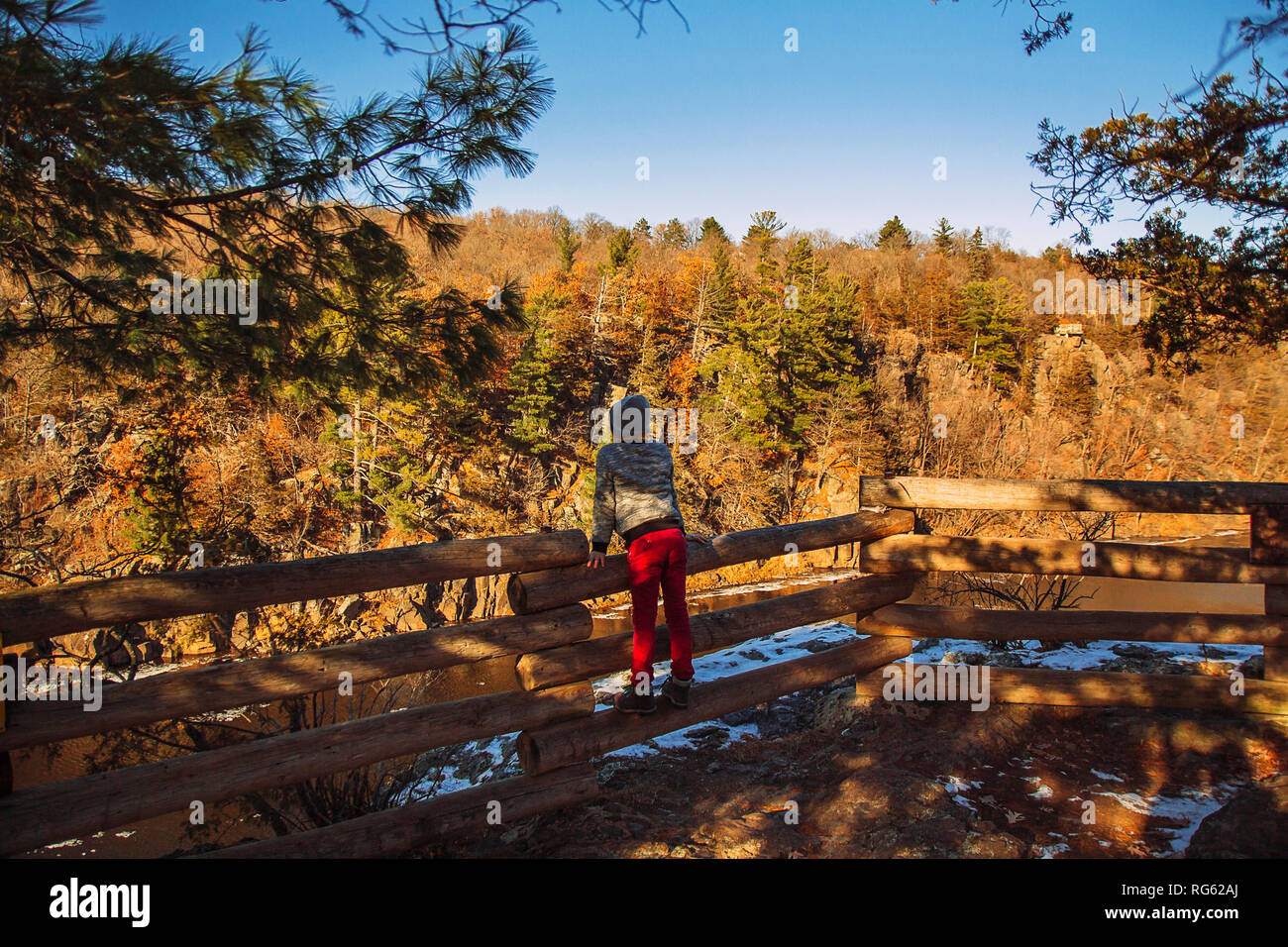Boy leaning on fence hi-res stock photography and images - Alamy