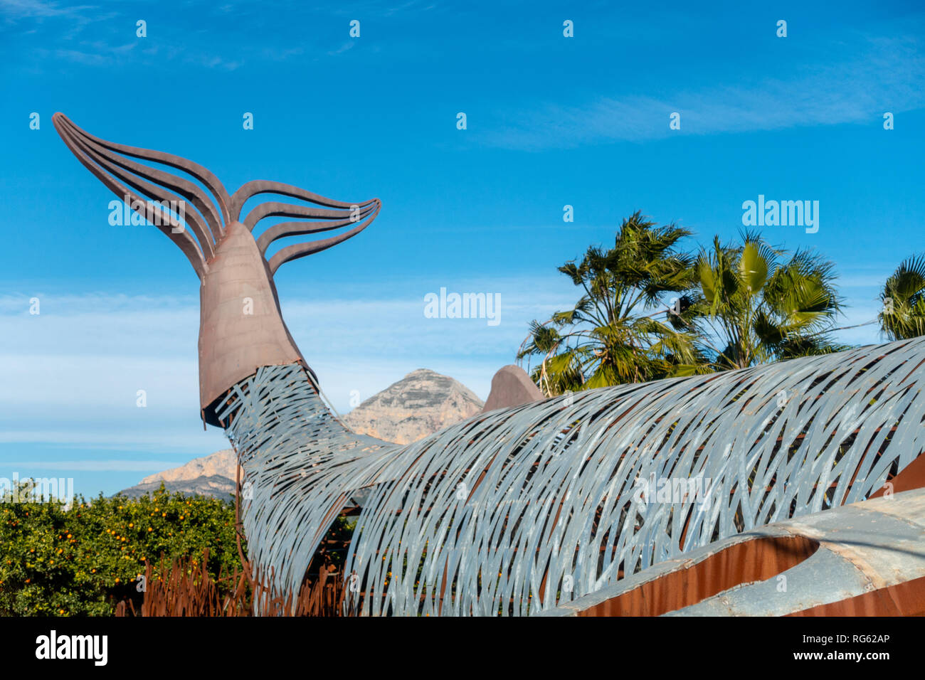 The metal whale sculpture by Toni Mari, Iron sculptor at Art al Camp ...