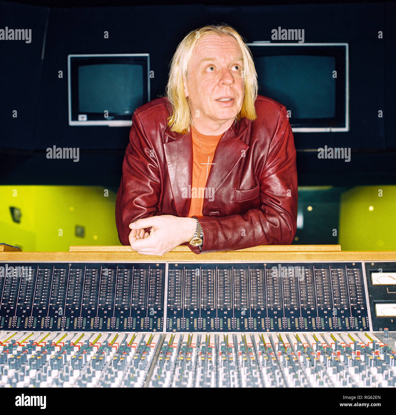 Tv prog hi-res stock photography and images - Alamy