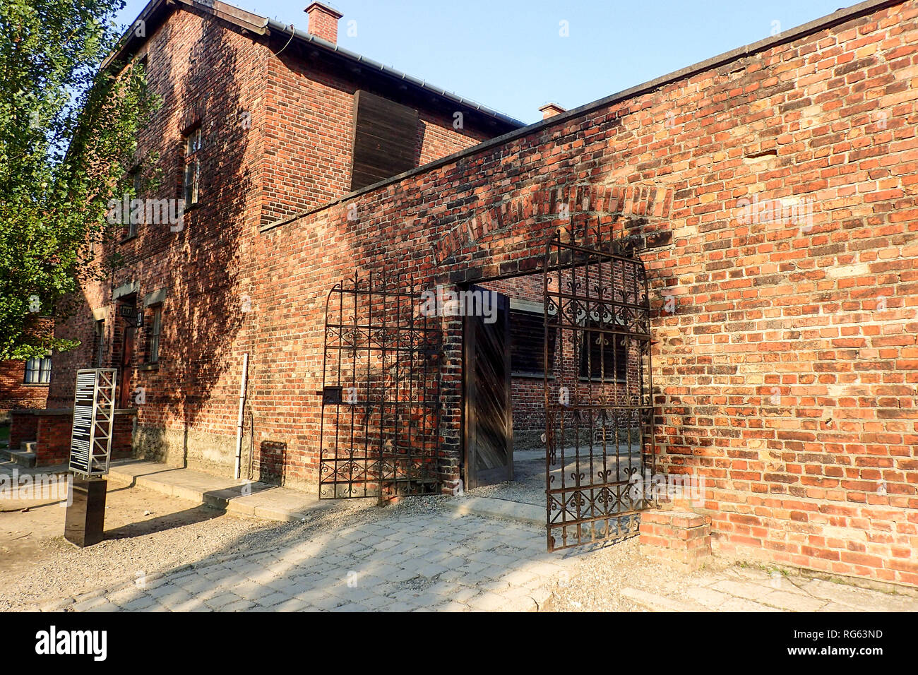 Auschwitz birkenau memorial execution hi-res stock photography and ...