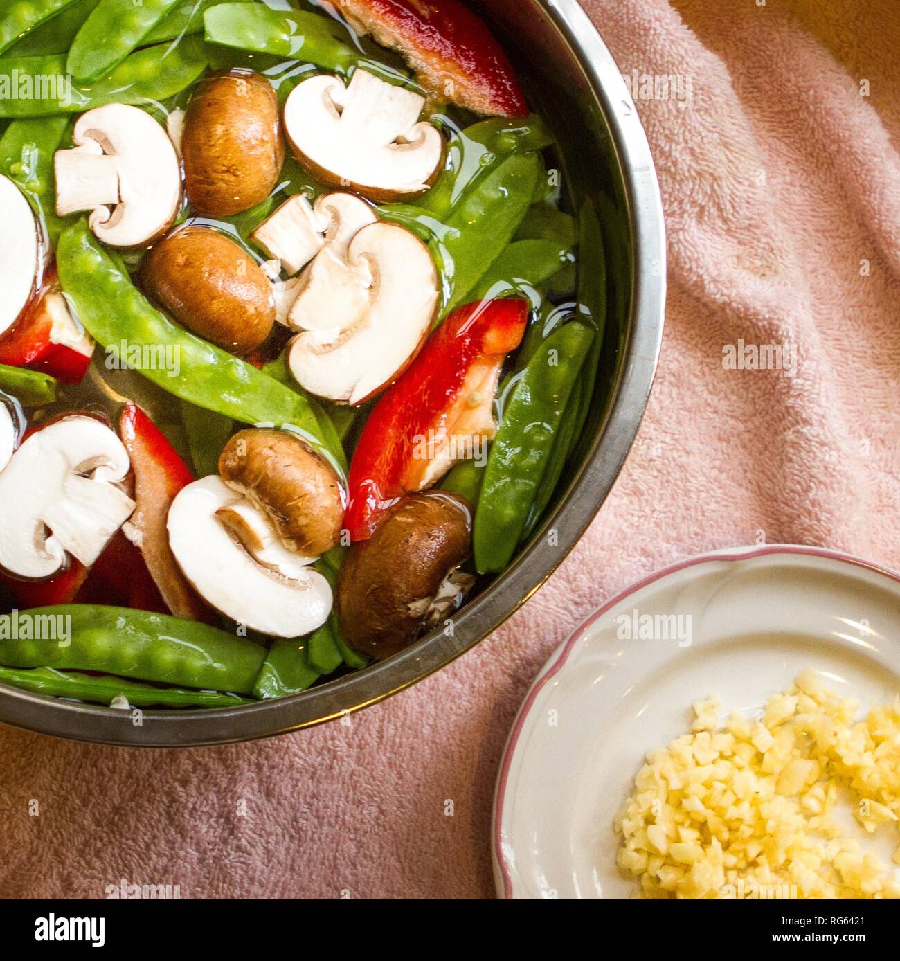 Green vegetables soak in water ready for cooking Stock Photo - Alamy