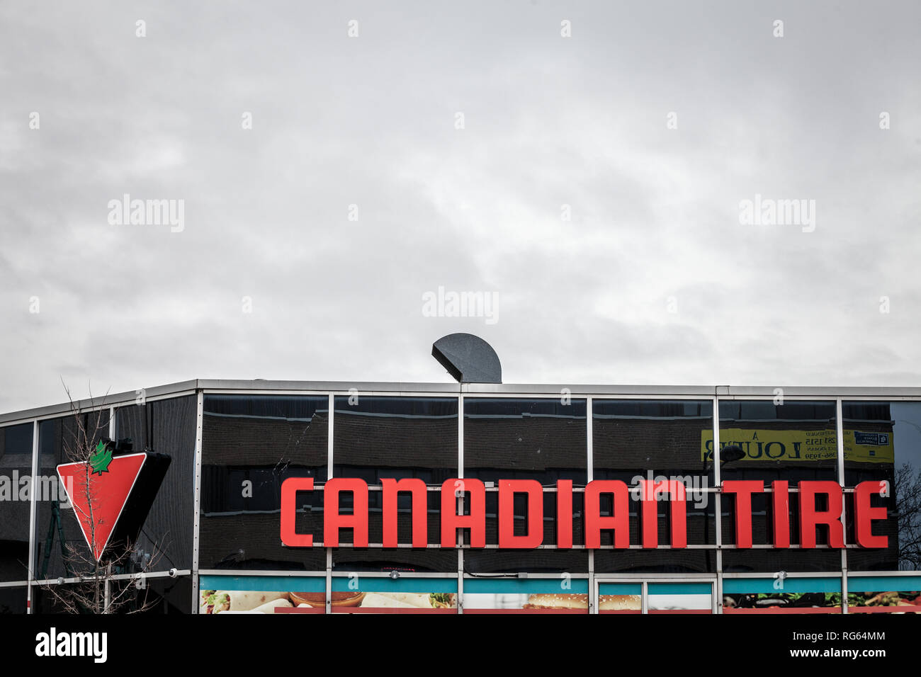 Canadian tire logo hi-res stock photography and images - Alamy