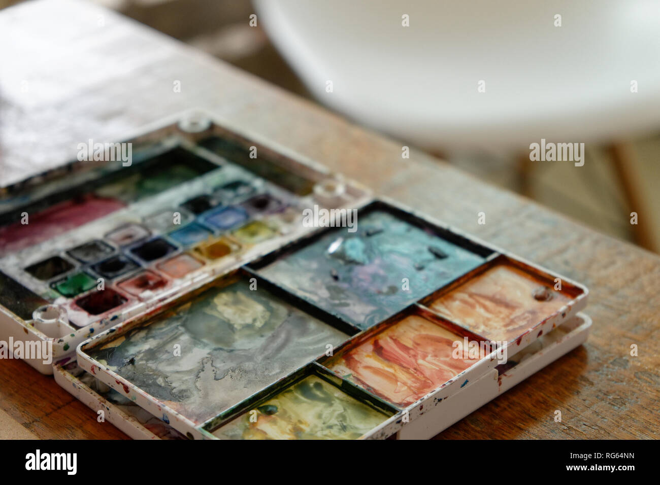 Artist tray art hi-res stock photography and images - Alamy