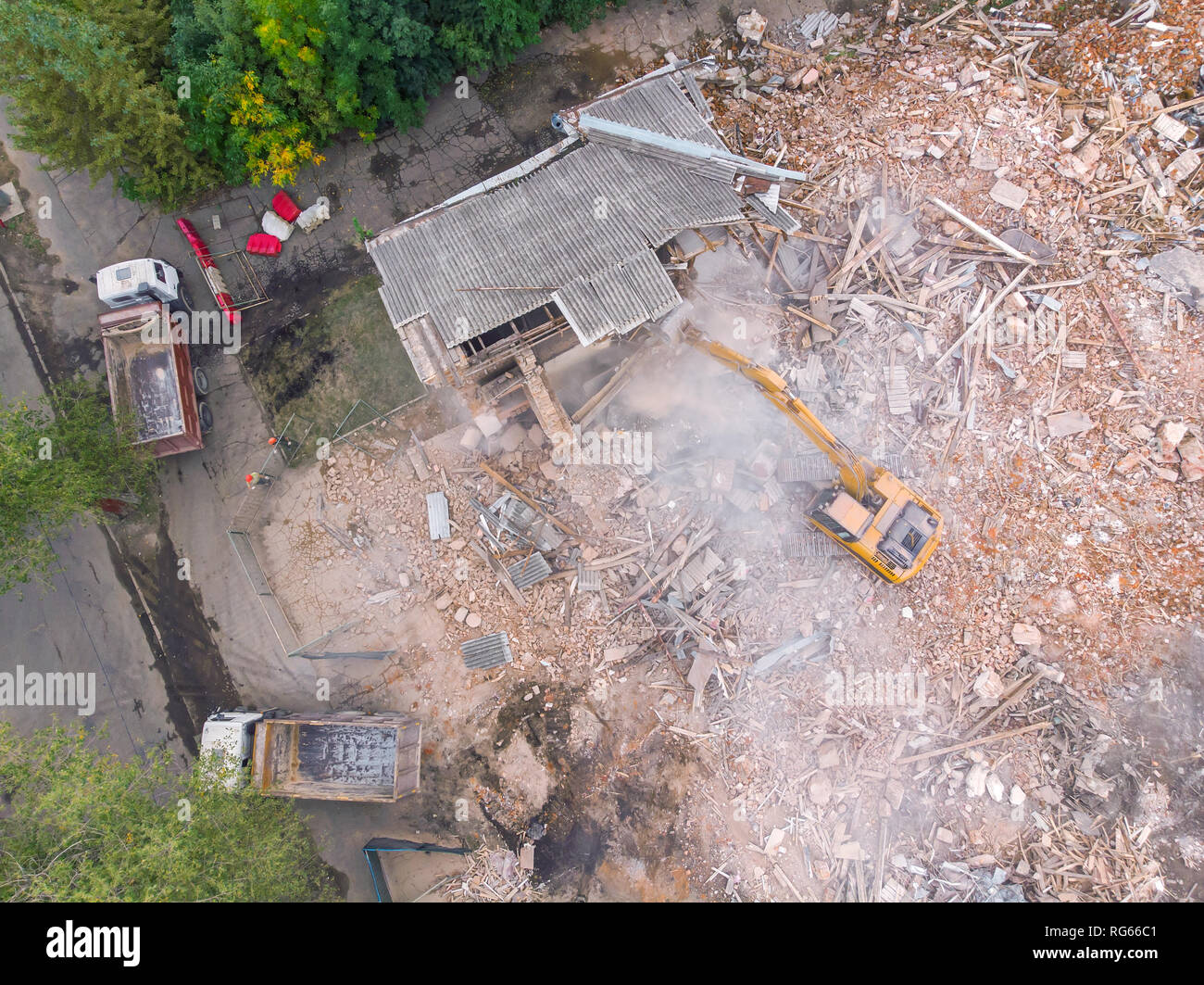 Demolition trucks hi-res stock photography and images - Alamy