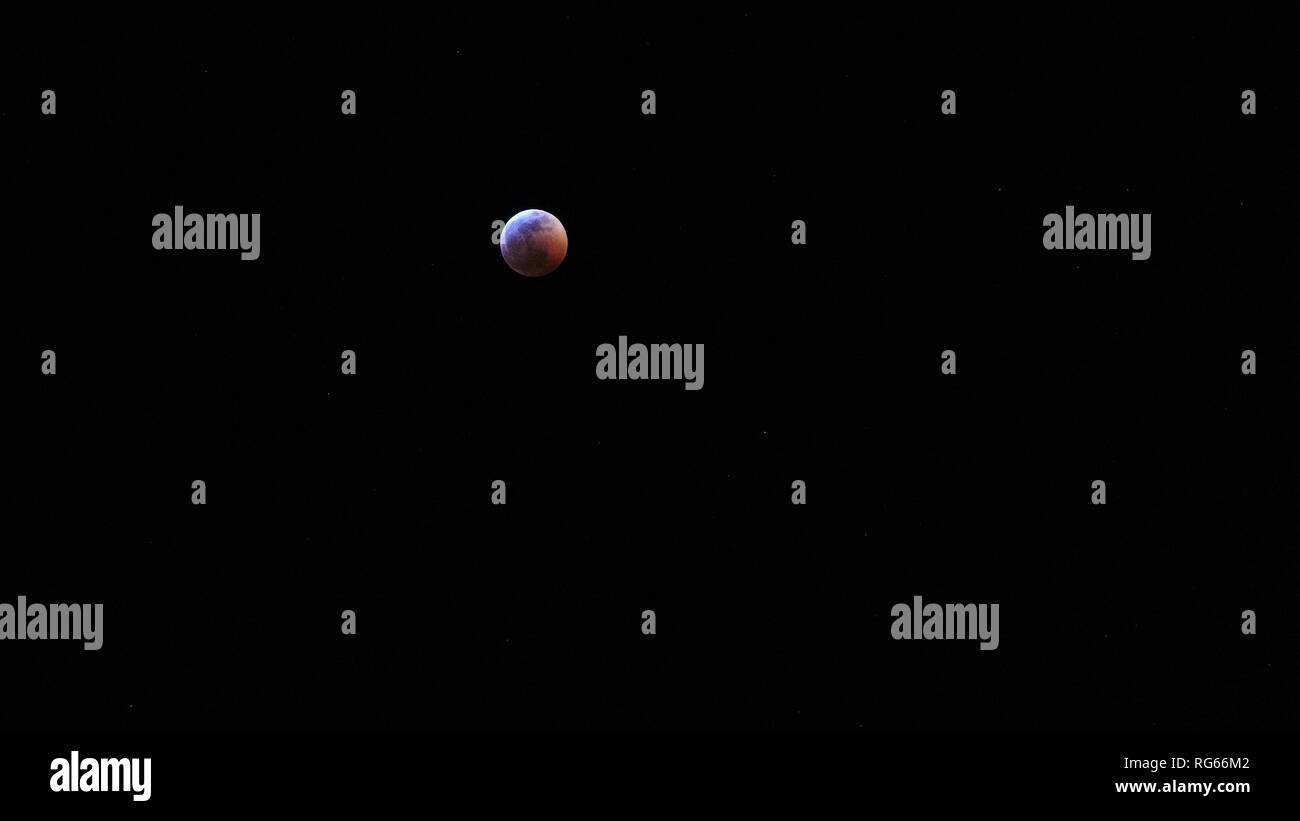 High res lunar eclipse hi-res stock photography and images - Alamy