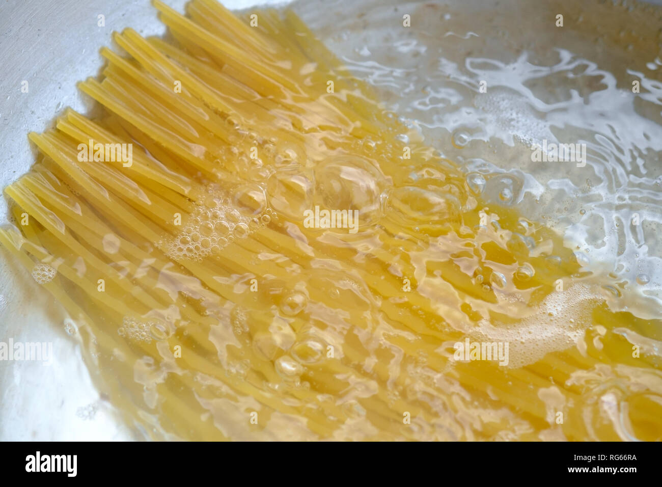 Boiling the pasta Stock Photo - Alamy