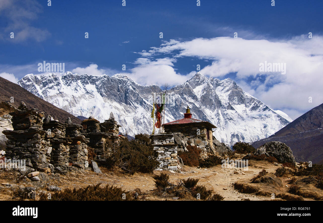 Chorten khumbu everest region nepal hi-res stock photography and images ...