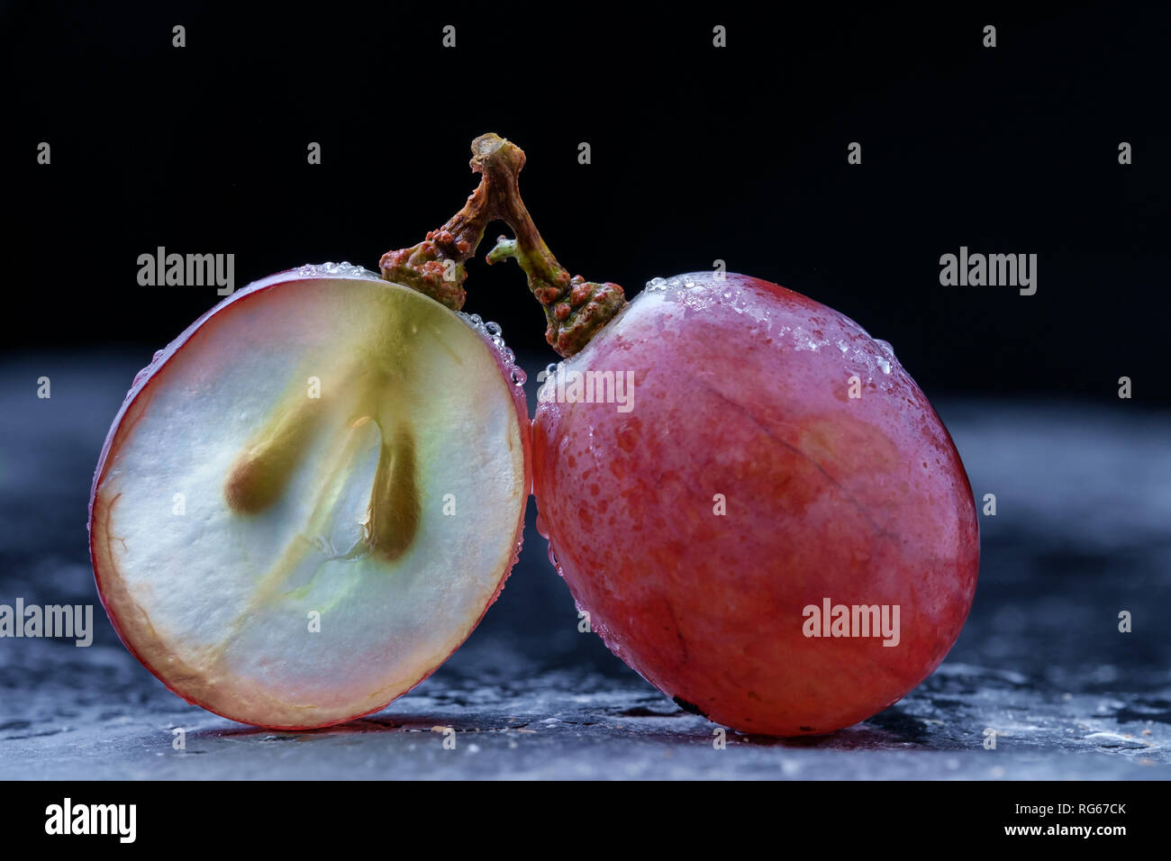 Fresh red grapes Stock Photo - Alamy