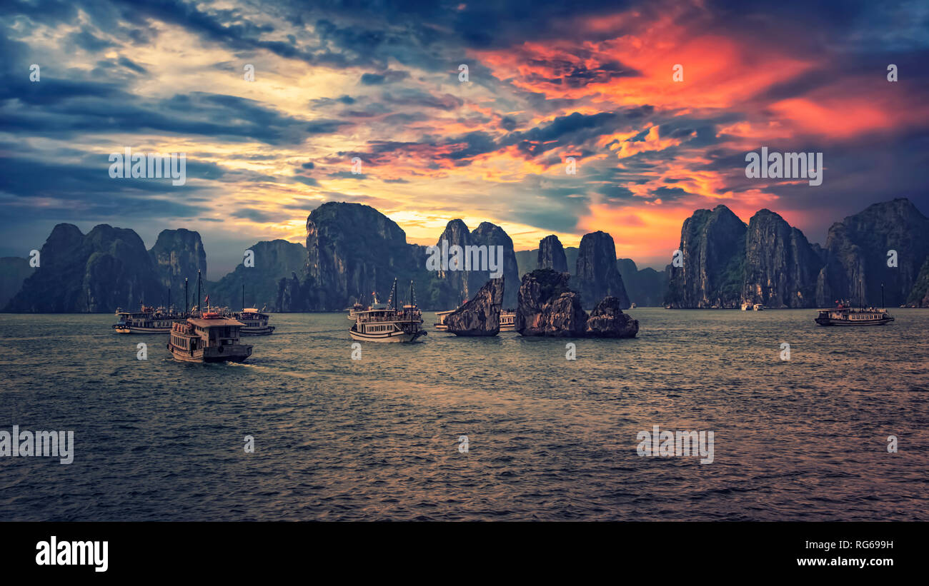 Ha long bay sunset hi-res stock photography and images - Alamy