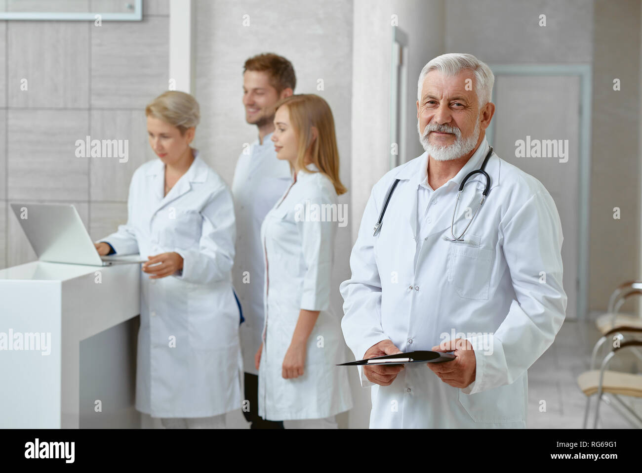 Doctor nurse looking documents hi-res stock photography and images - Alamy
