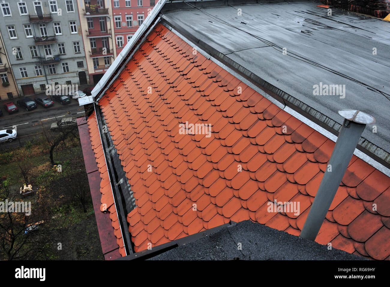 roof, house, home, gutter, roof tiles, precipitation, snow, danger, ice ...