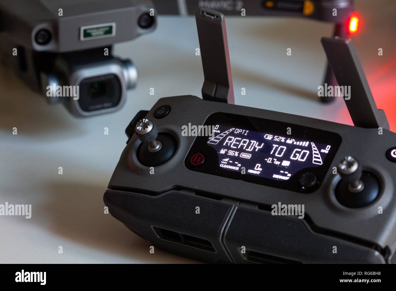 The remote control ("Controller") is ready, the drone can start. 19 ...
