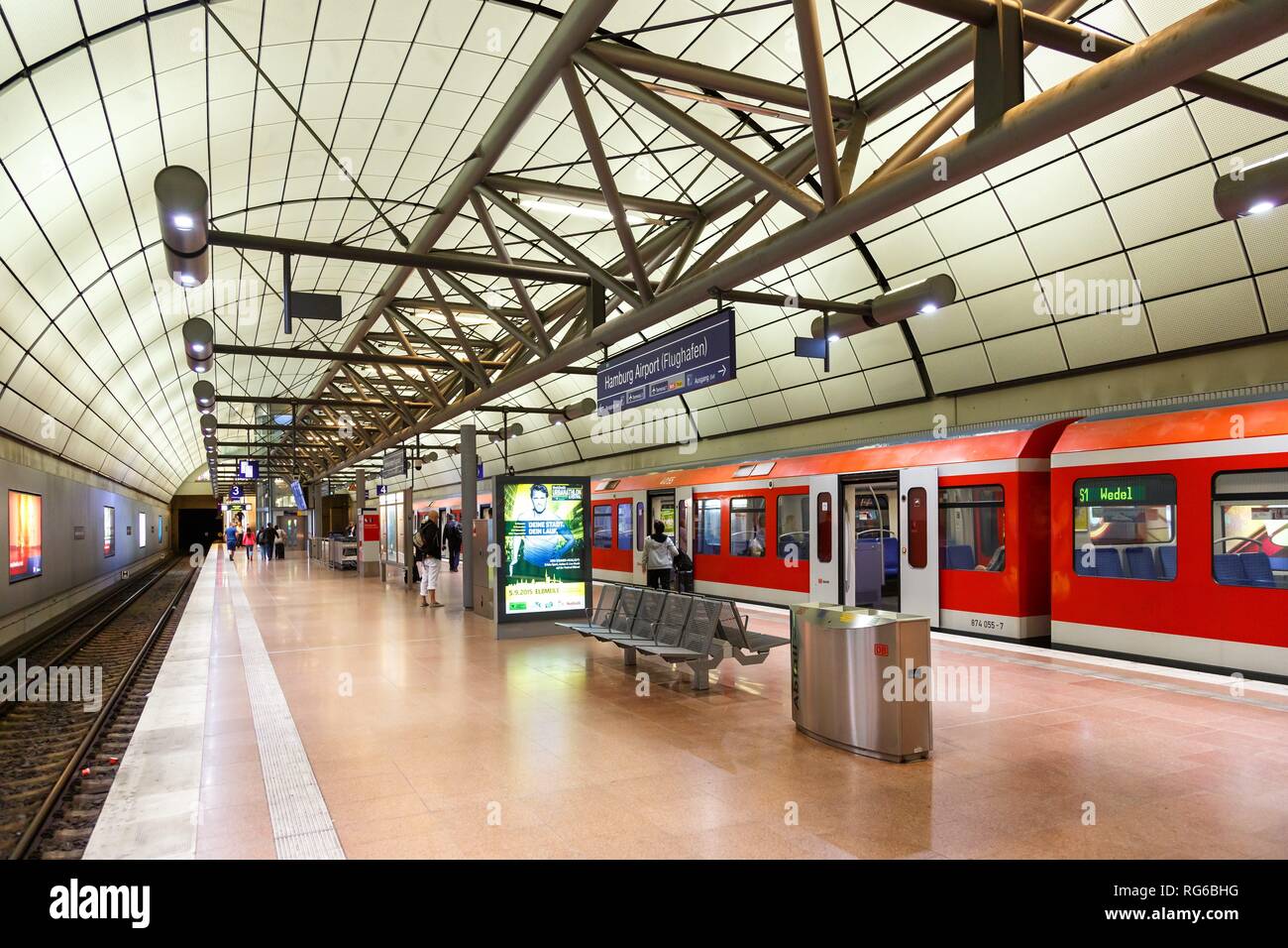 Hamburg, Germany – September 2, 2015: Railway Station of Hamburg ...