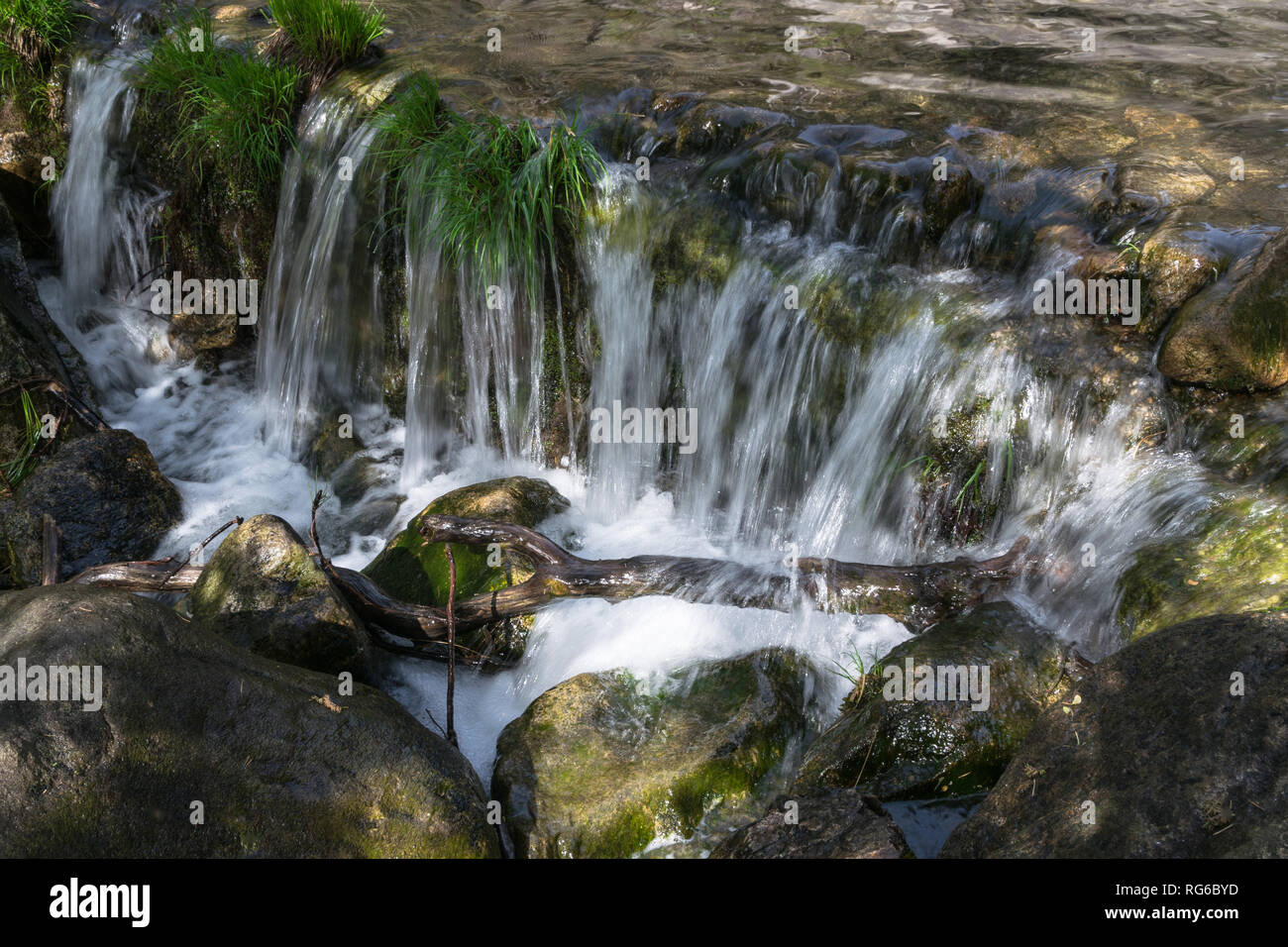Water falling stone hi-res stock photography and images - Alamy
