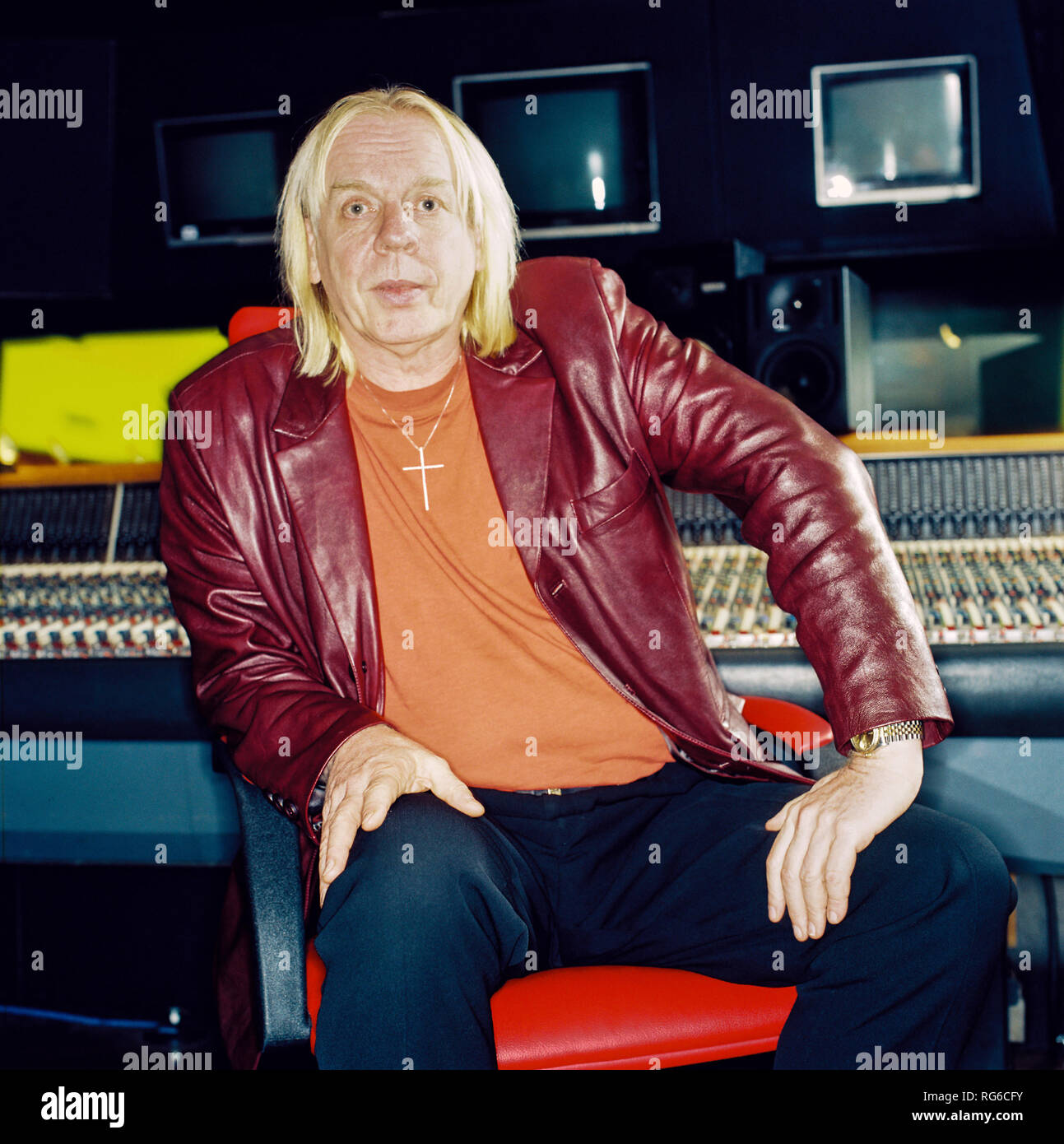 Tv prog hi-res stock photography and images - Alamy