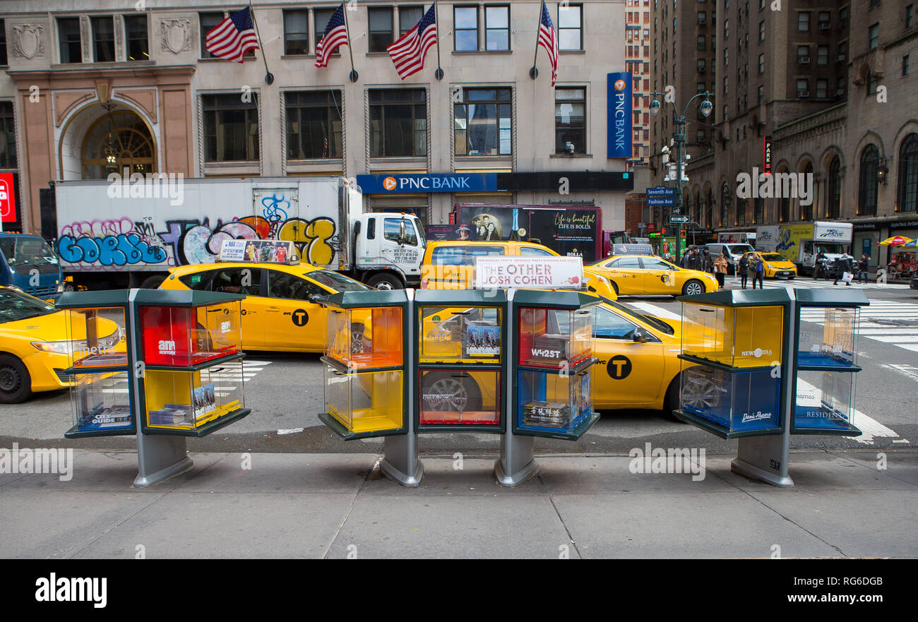 Newspaper Stand New York Stock Photos & Newspaper Stand New York Stock ...