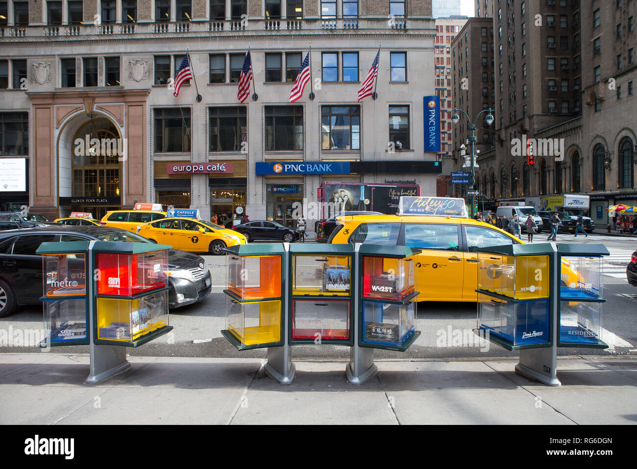 Free newspaper stands hi-res stock photography and images - Alamy