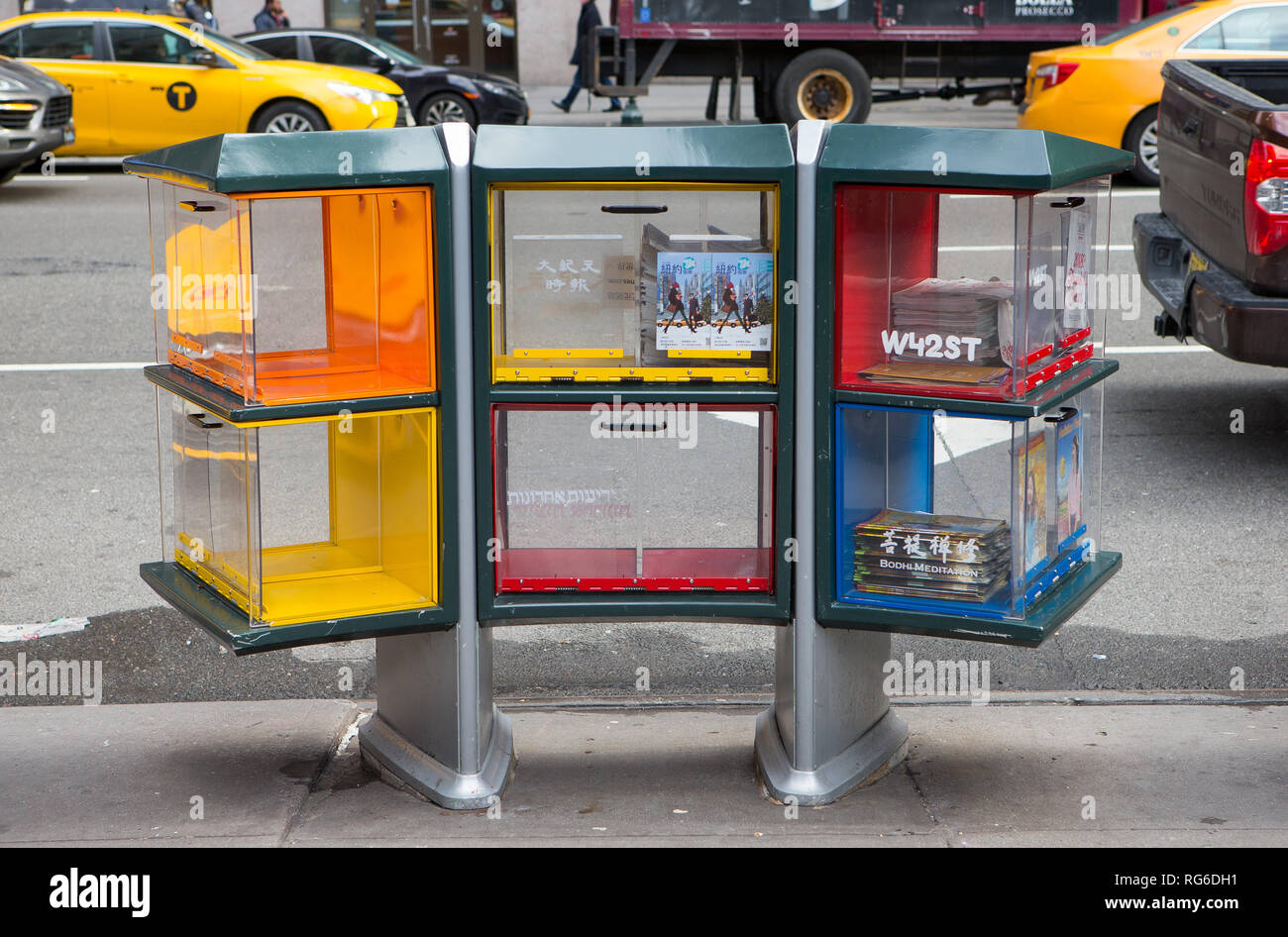 New york city newspaper stand hi-res stock photography and images - Alamy