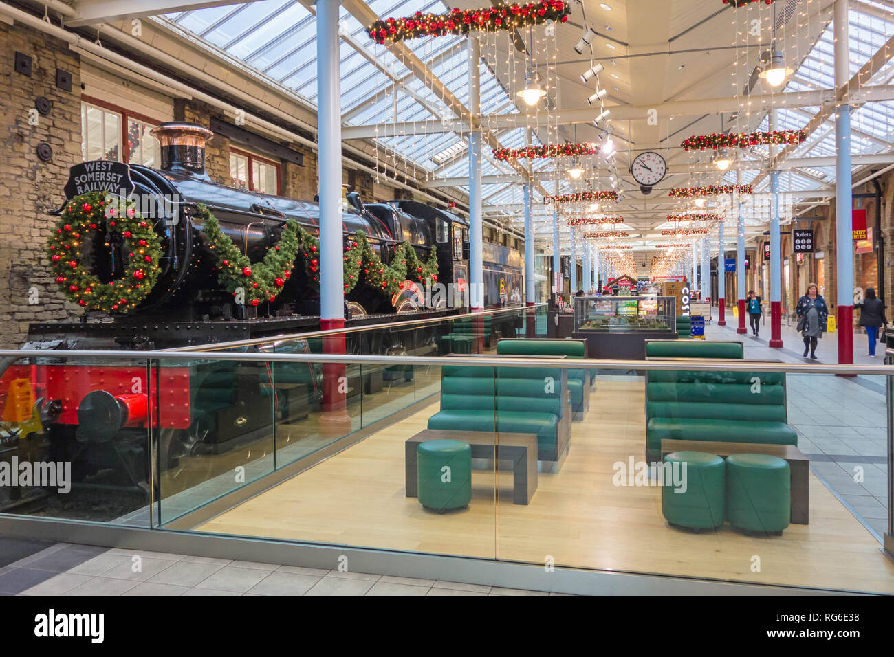 Swindon designer outlet hi-res stock photography and images - Alamy
