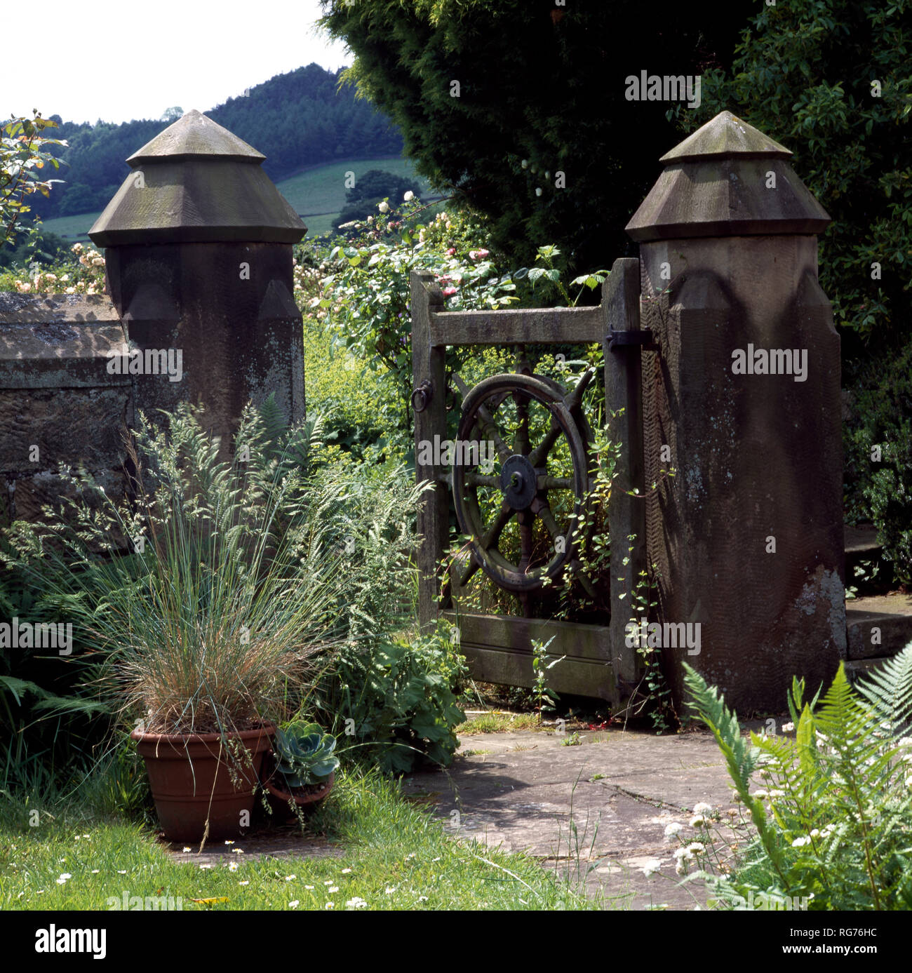 Large wooden gates hi-res stock photography and images - Alamy