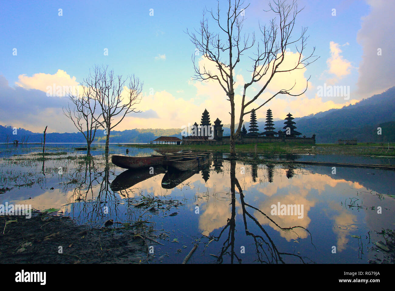 Tamblingan temple hi-res stock photography and images - Alamy