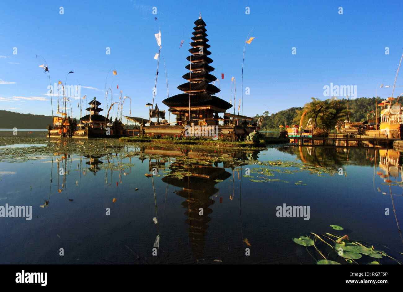 Ulun danu floating temple hi-res stock photography and images - Alamy