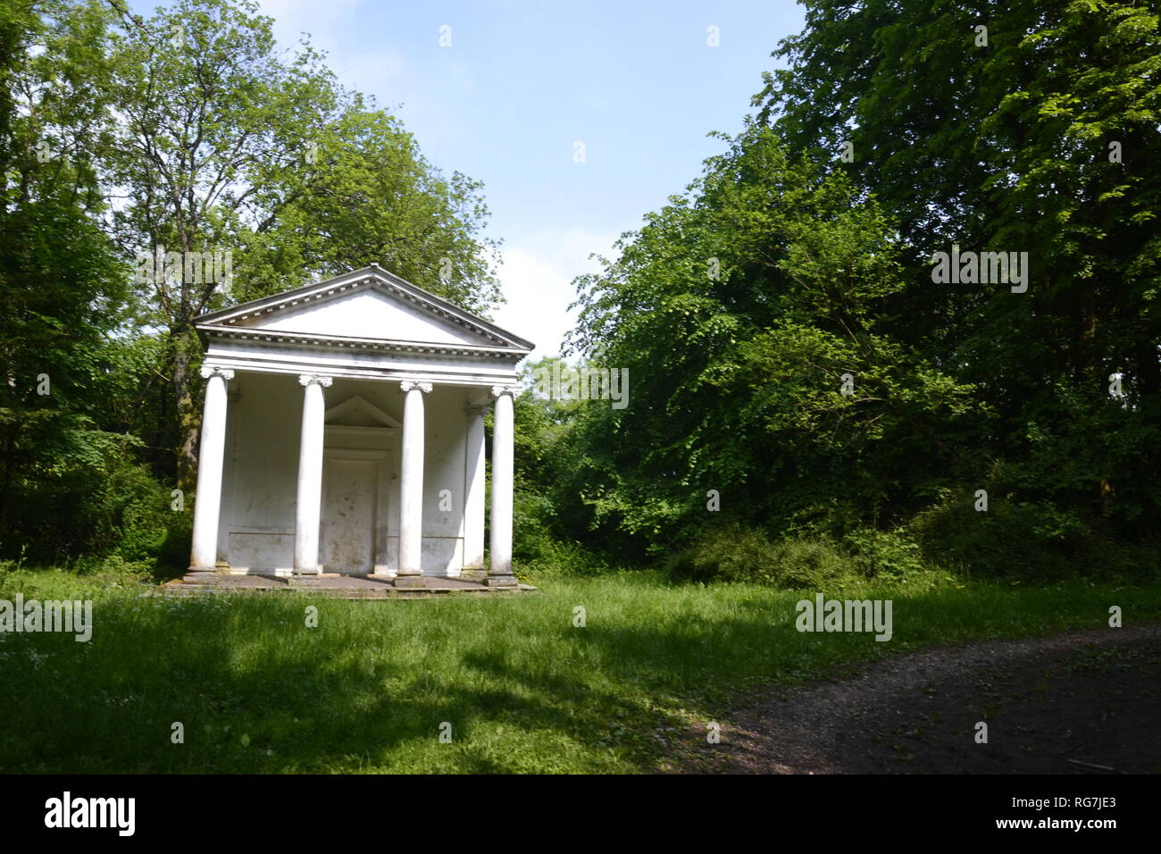 Temple or folly at Tring Park, Tring, Hertfordshire, UK Stock Photo - Alamy
