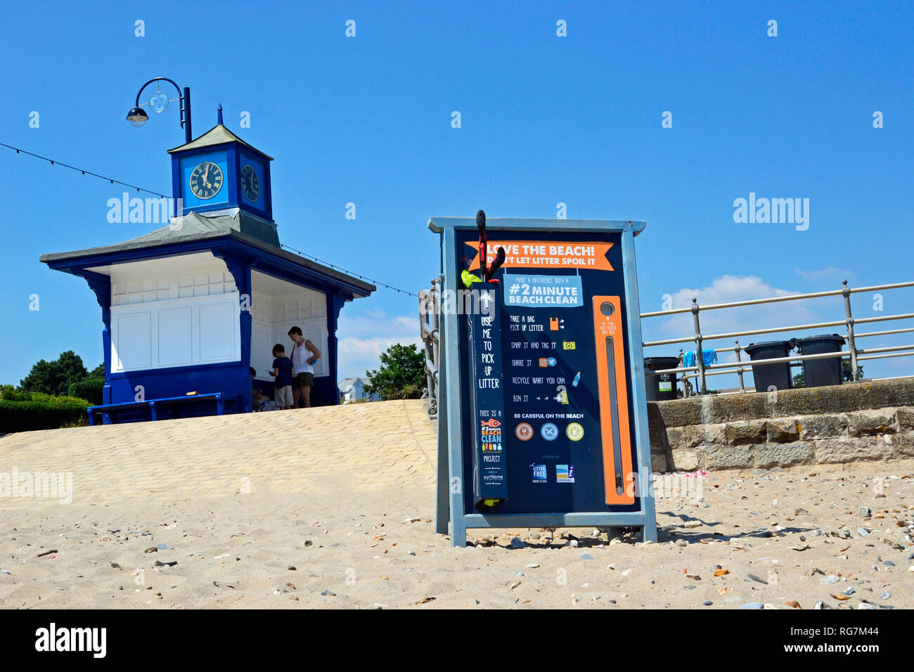 Two minute Beach Clean on Swanage Beach, Isle of Purbeck, Dorset ...