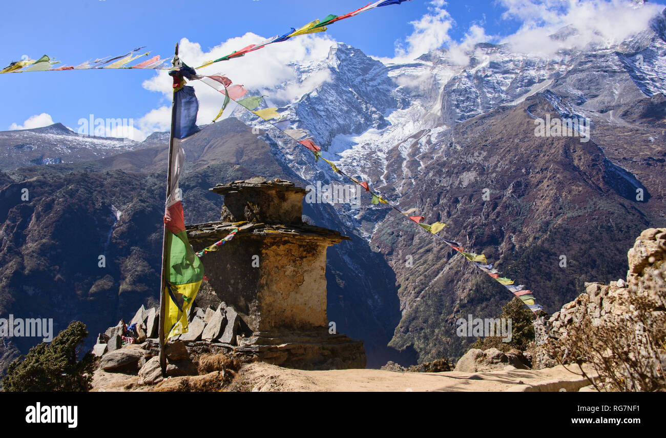 Stone chortens and high mountains, Everest region, Khumbu, Nepal Stock ...